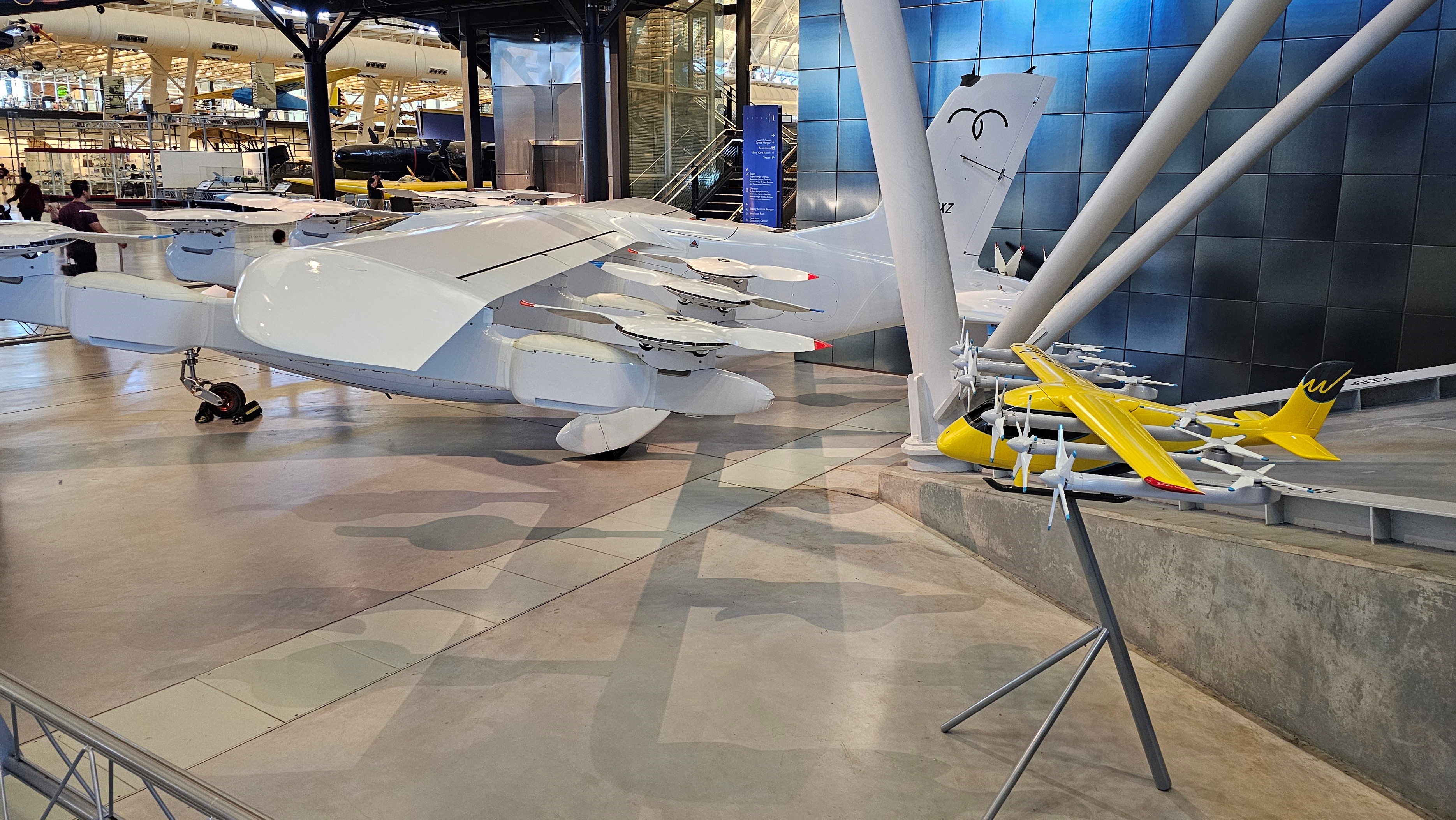 Wisk Gen 3 demonstrator and Gen 6 subscale model - Vertical Flight ...